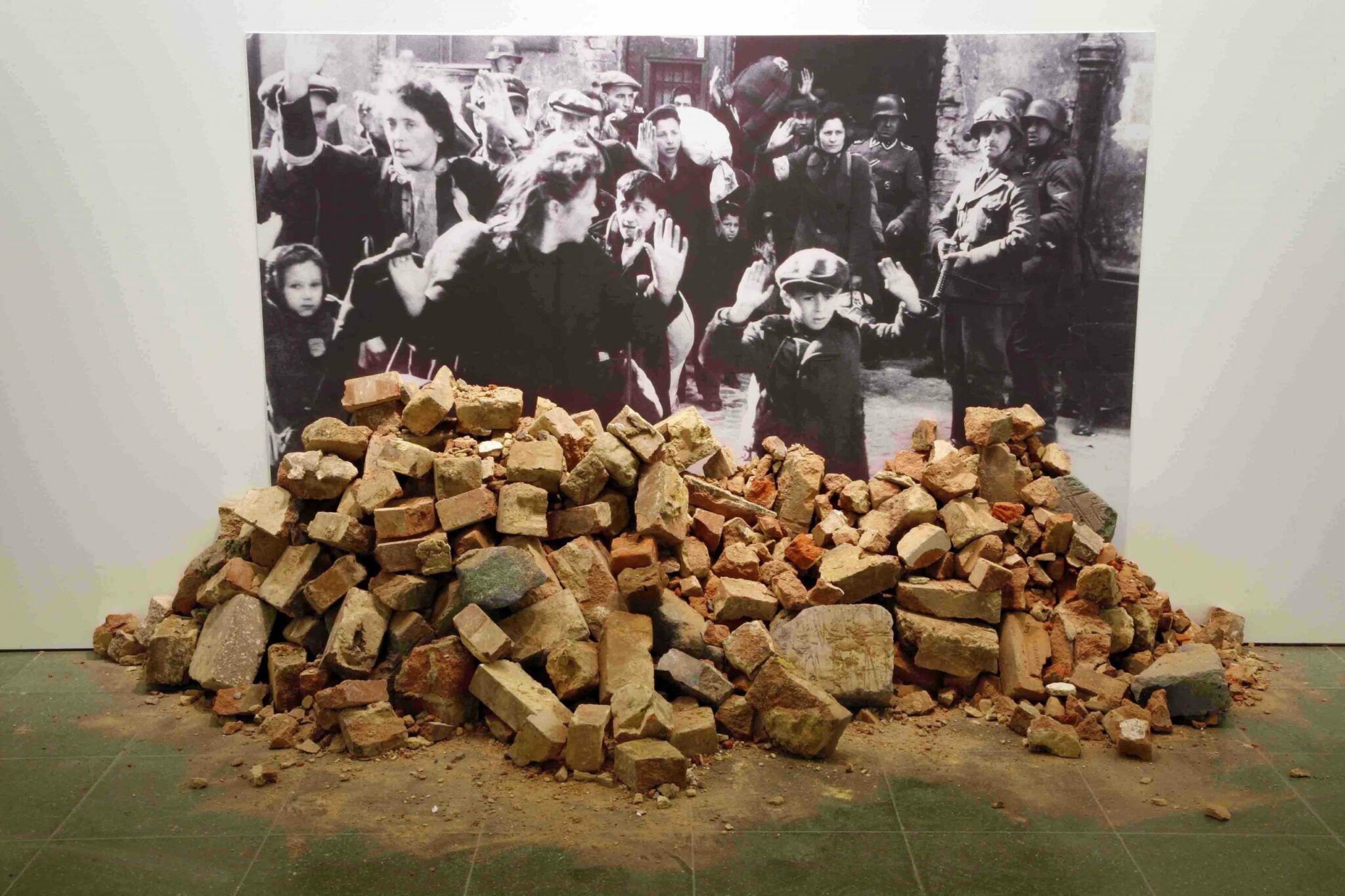 Gustav Metzger: Decades 1959–2009 - Serpentine Galleries